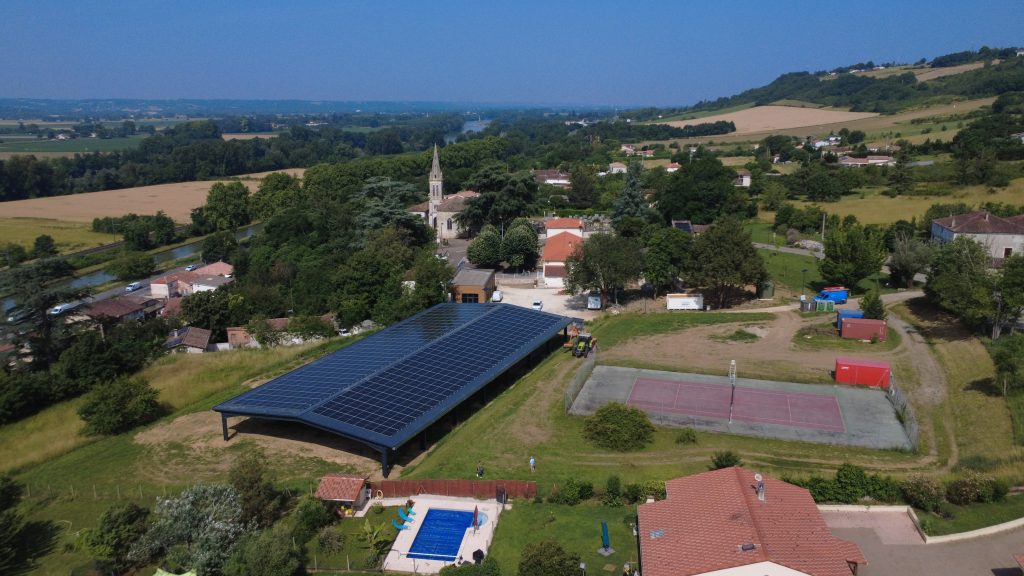 Une halle multifonctionnelle sous le signe du solaire