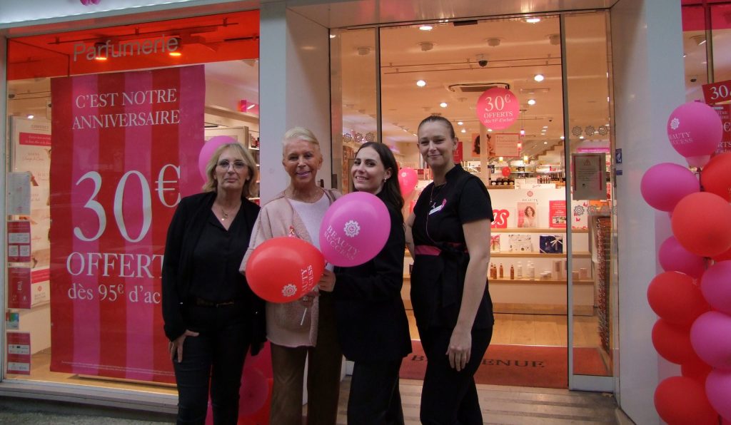 Des rubans roses entre Beauty Success et le Comité Féminin